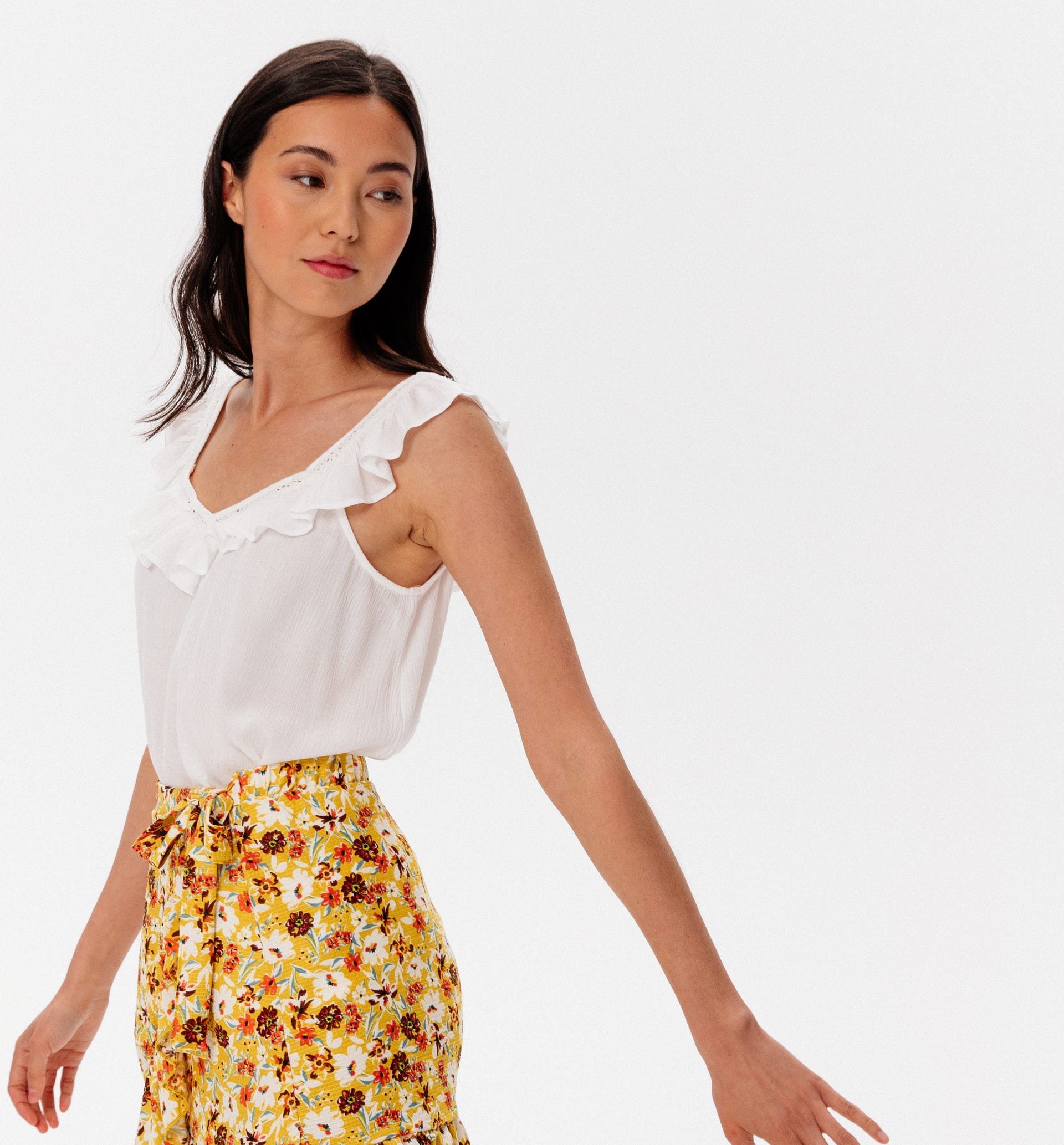 Top with frilly neckline - Ecru