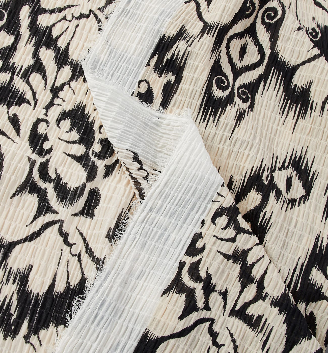 Polyester crepon fabric cut - Ecru print