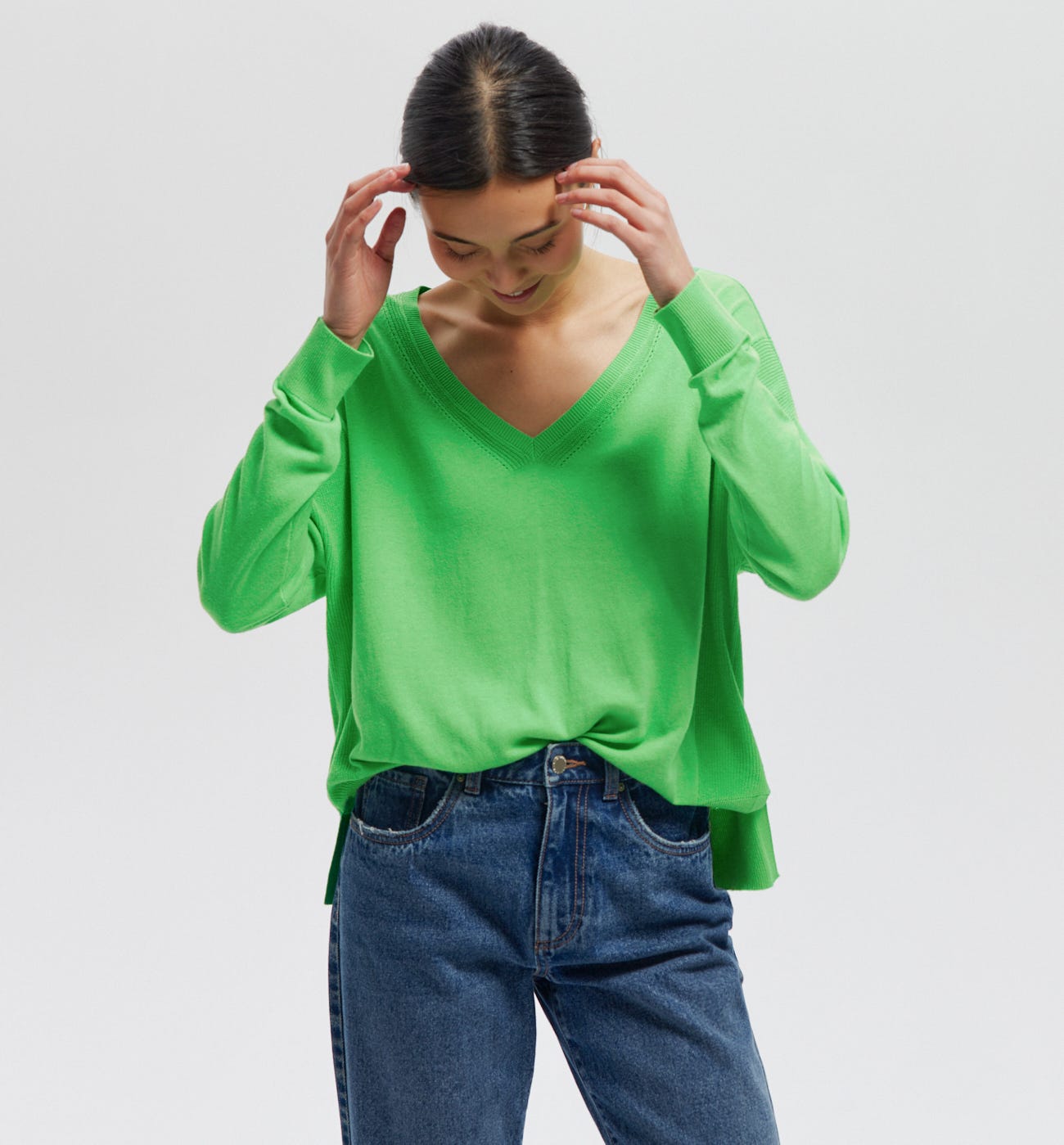 Lightweight V Neck Jumper Green
